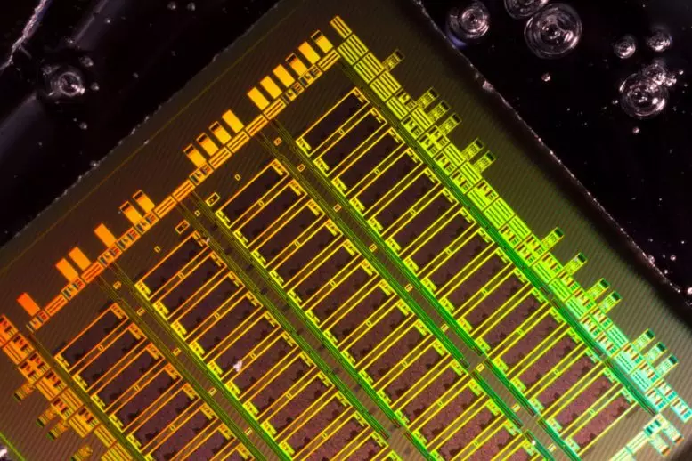 Ngahijikeun Photonics sareng Silicon Nanoelectronics