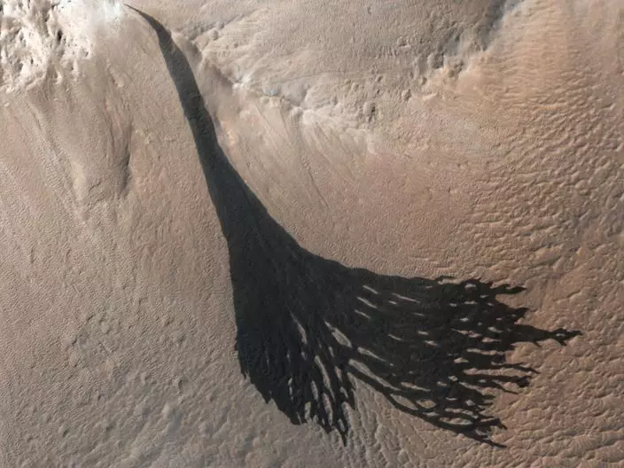 Mga Slope Streak Mula sa Dust Avalanches sa Mars