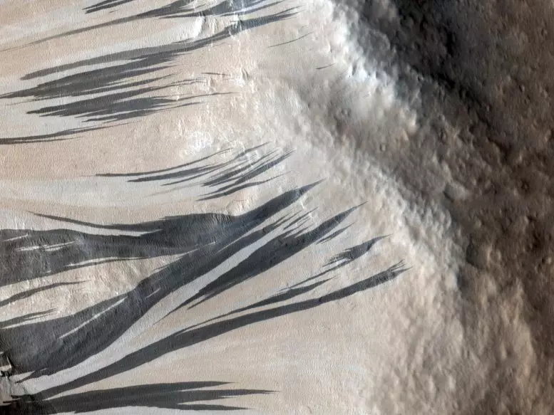 Slope Streaks Saka Lebu Longsor ing Mars ing Acheron Fossae