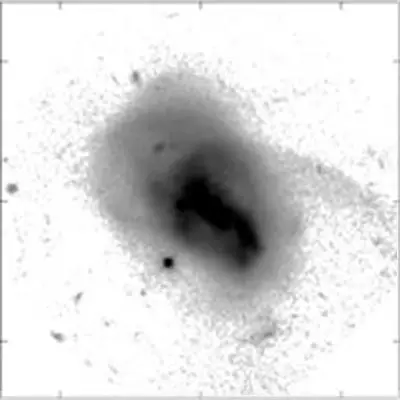 Hubble-ôfbylding fan in fertochte Galaxy-fúzje