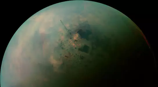 Кассини Титан көлдөрүн көрүүдө