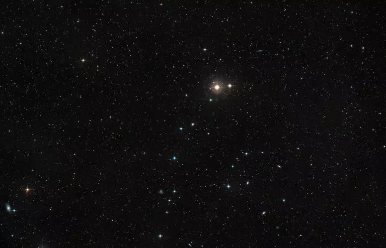 ท้องฟ้ารอบกาแล็กซี่ NGC 4993