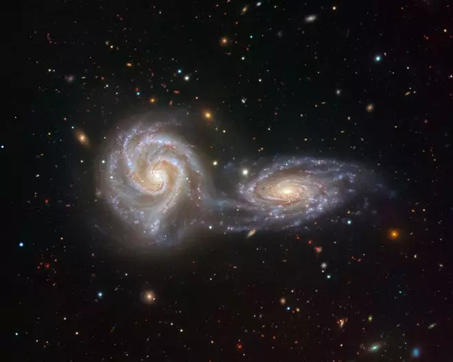 Medsebojno delujoči galaksiji NGC 5426 in NGC 5427