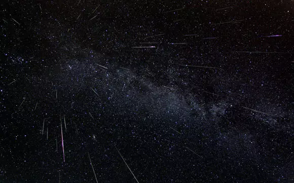 NASA Perseid meteorit yomg'iri dasturini qabul qiladi