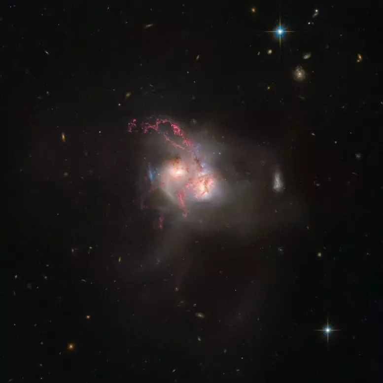 Хъбъл изгледи NGC 5256