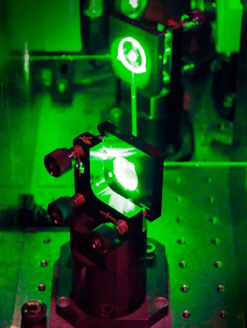 Paggamit ng mga Laser para Palamig ang mga Semiconductor