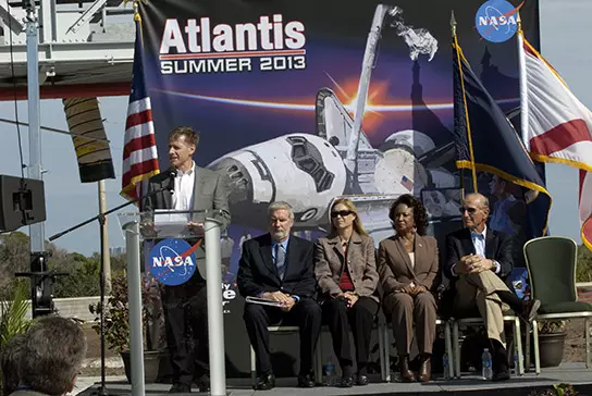 STS-135 Commandant Chris Ferguson bij Atlantis Baanbrekende Ceremonie