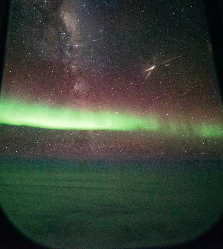 New Zealand Aurora Glow Green SOFIA