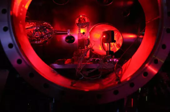 SLAC ۾ هڪ Linac Coherent Light Source تجرباتي چيمبر جو اندروني حصو