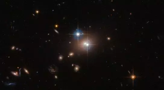 Το Hubble βλέπει το δίδυμο κβάζαρ