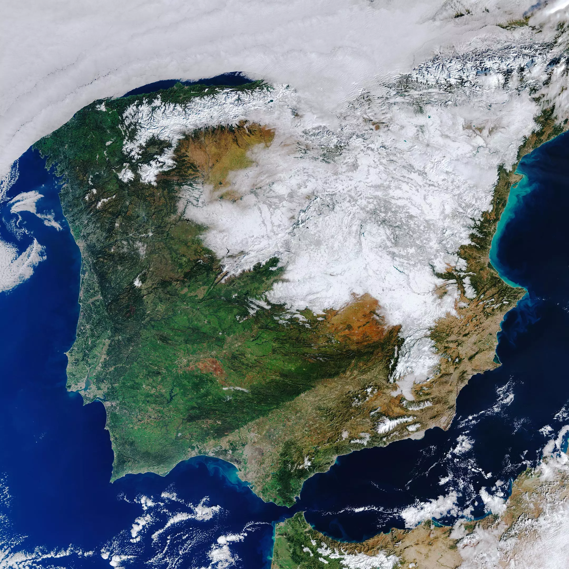 Batanija e ftohtë e Spanjës - Imazhi satelitor i Spanjës me borë të dendur
