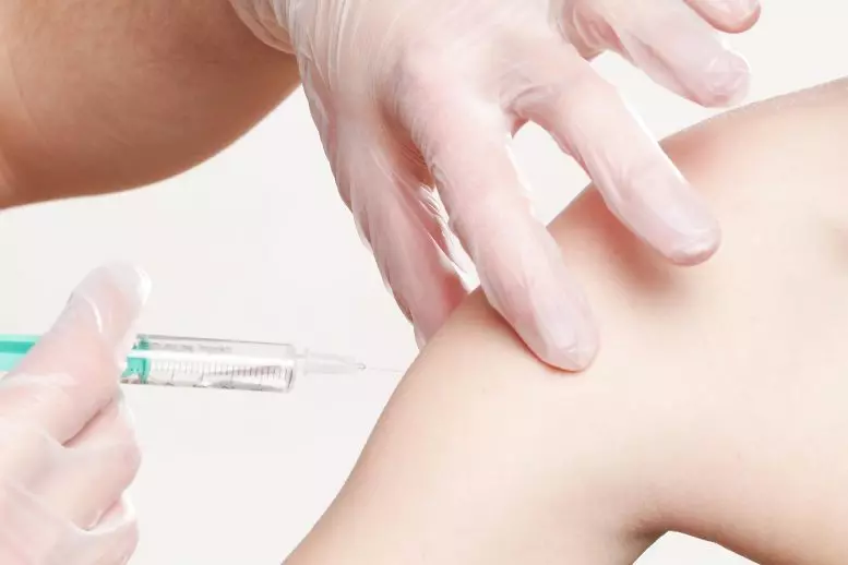 Vakcinācijas injekcija