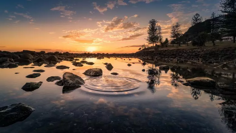 Lago ao pôr do sol