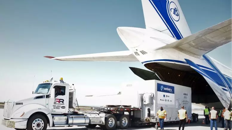 Máy bay vệ tinh Sentinel-6 Michael Freilich Antonov 124