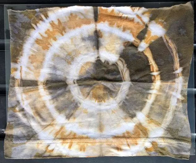 Tessuto di cotone tie-dye con ghianda e ruggine