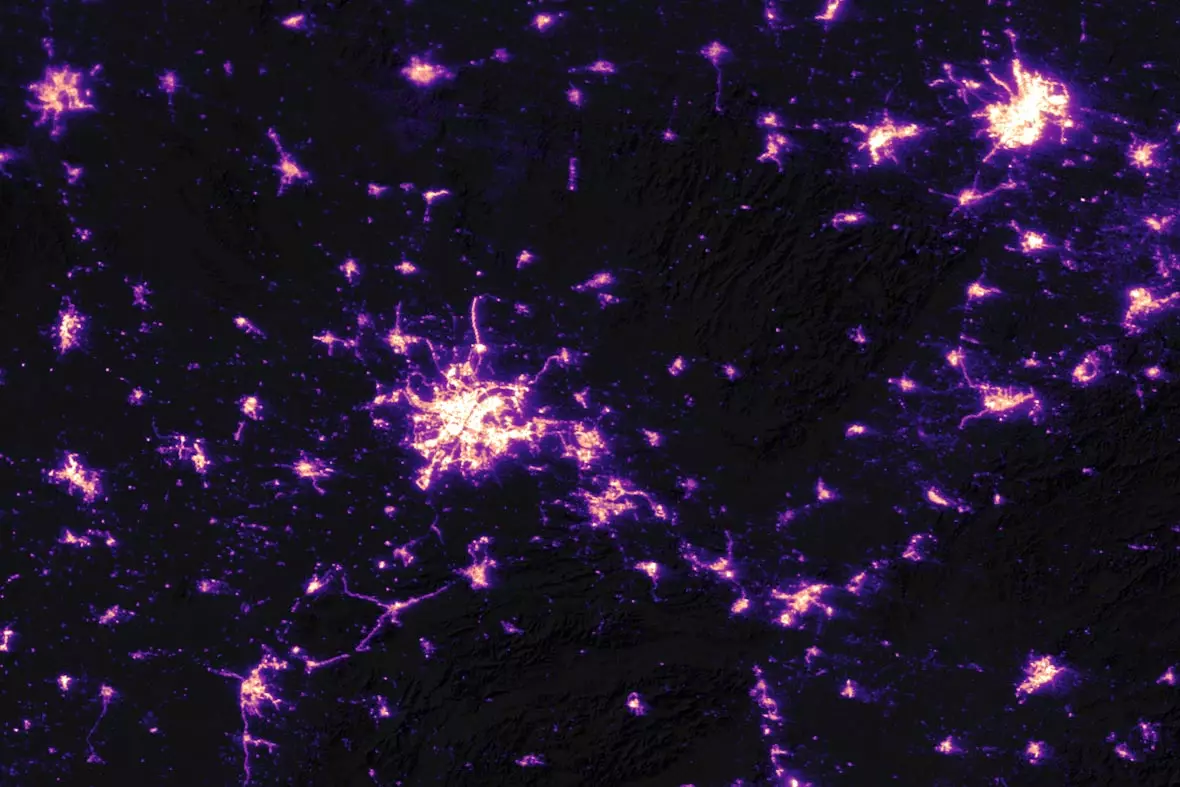 NASA-Satelito Kaptas Malfortiĝantan Ĉinion Pro Malŝalto de COVID-19