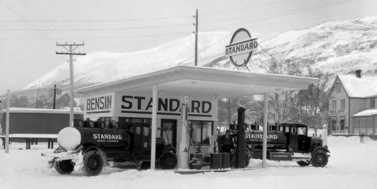 Standard Oil Gas Station in Noorweë