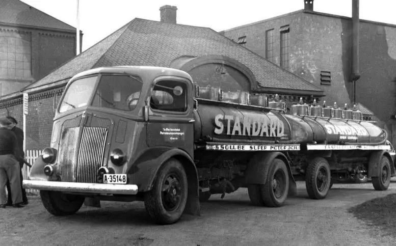 Standardni naftni tanker