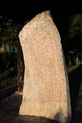 Pedra Rúnica Rök