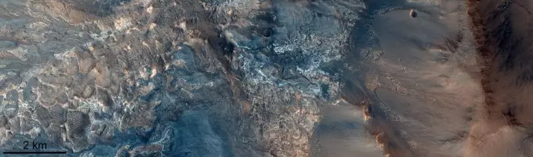 Composição rochosa Ius Chasma Canyon