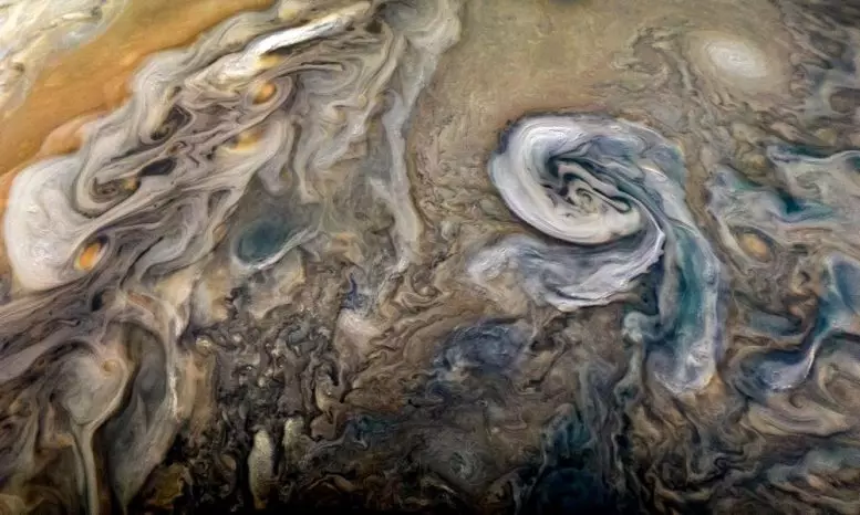 Jupiter Cyclone JunoCam Juillet 2018