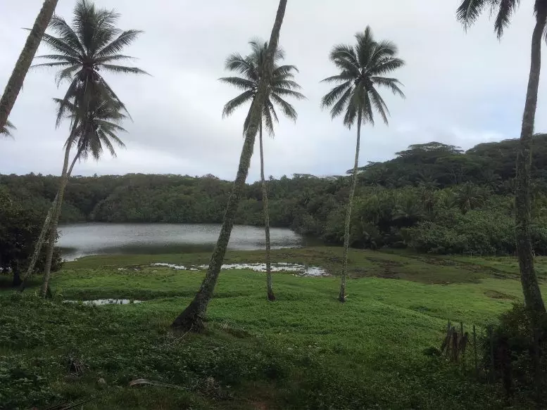 Lago Te Roto em Atiu