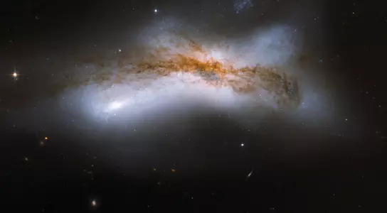 Az X-alakú rádiógalaxis NGC 326 vizsgálata megmutatja a kitörések történetét és az aktív galaktikus mag visszajelzéseit 1953_1