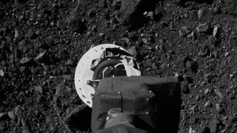 Atemberaubendes Video der „Matchpoint“-Probe zeigt, wie das OSIRIS-REx-Raumschiff der NASA die Asteroidenoberfläche überfliegt