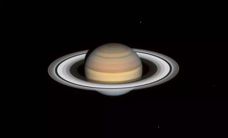 Hubble Saturn 2021