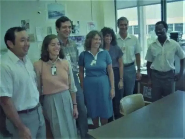 Победителите от „Учител в космоса“ се запознават с екипажа на STS-51L