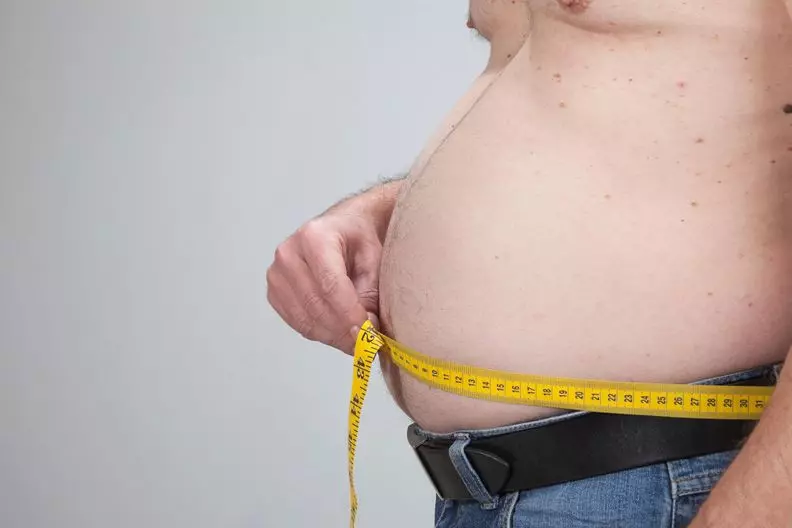 Overvægtig mand tyk mave