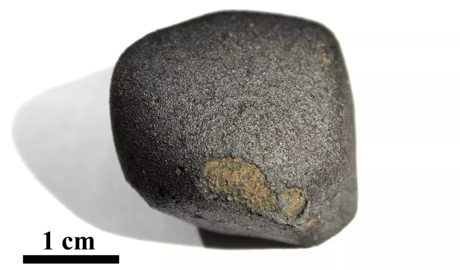 Flensburger Meteorit mit schwarzer Schmelzkruste