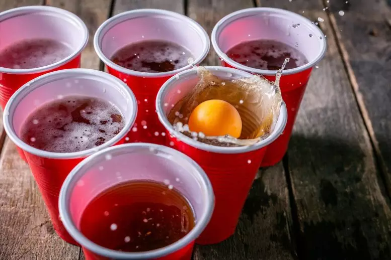 Beer Pong Universidad Beber