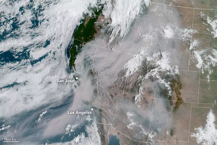 GOES Humo de incendios forestales de California Agosto de 2020 Anotado