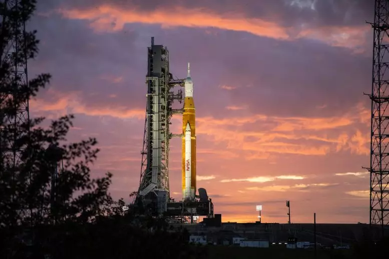 Artemis I di Pad 39B Sunrise