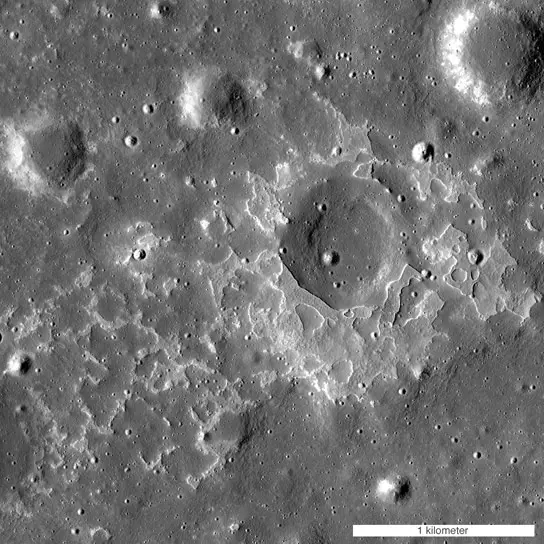 NASA fënnt Beweiser vu jonke Vulkanismus um Mound