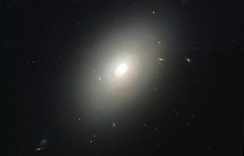 ଏଲିପଟିକାଲ୍ ଗାଲାକ୍ସି NGC 4150 |