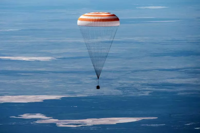I-Soyuz MS-15 i-Spacecraft Landing