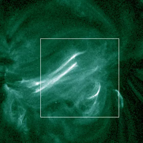 Klein nanovlamme verhit die son se korona