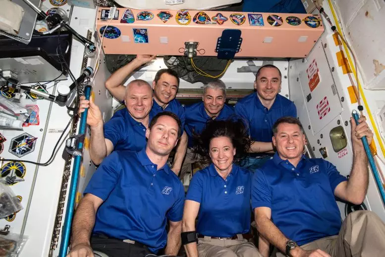 International Space Station Njem 65 Ndị ọrụ