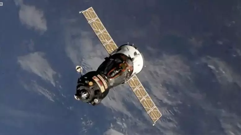 Nava echipajului Soyuz MS-18 pleacă din stația spațială