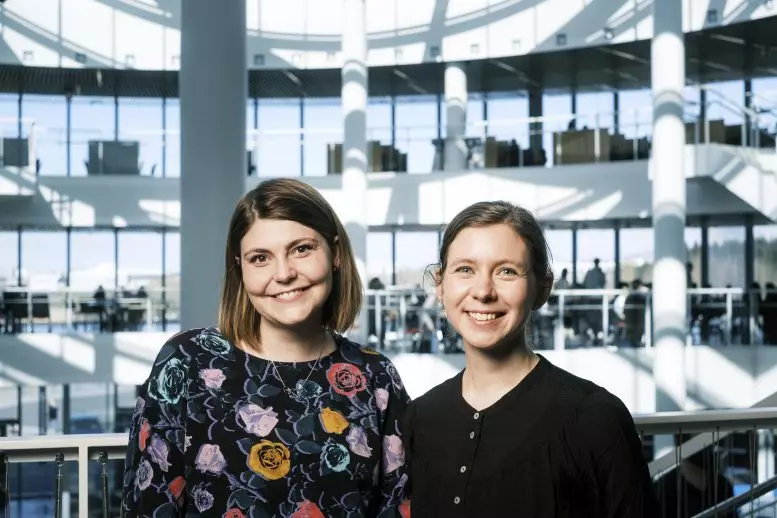 Anna Sigridur Islind en Maria Oskarsdottir by die Universiteit van Reykjavik