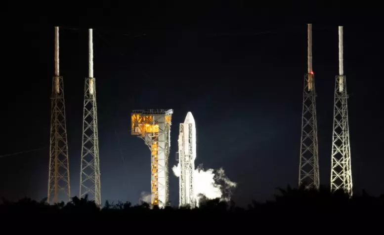 ULA Atlas V Rocket que lleva el programa de prueba espacial DoD 3