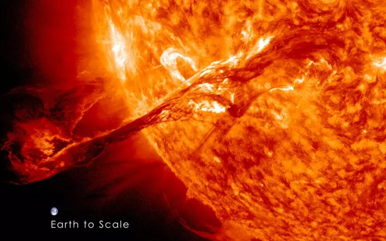 Napakagandang Coronal Mass Ejection CME