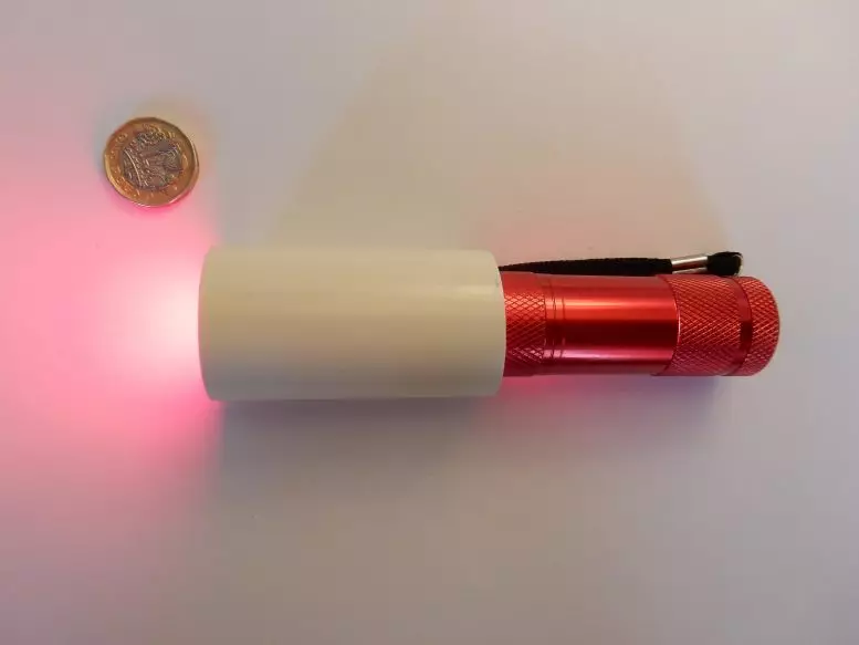 Flashlight LED miżmuma fl-idejn