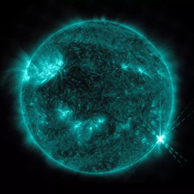 НАСА СДО Кс-Цласс соларна бакља, април 2022