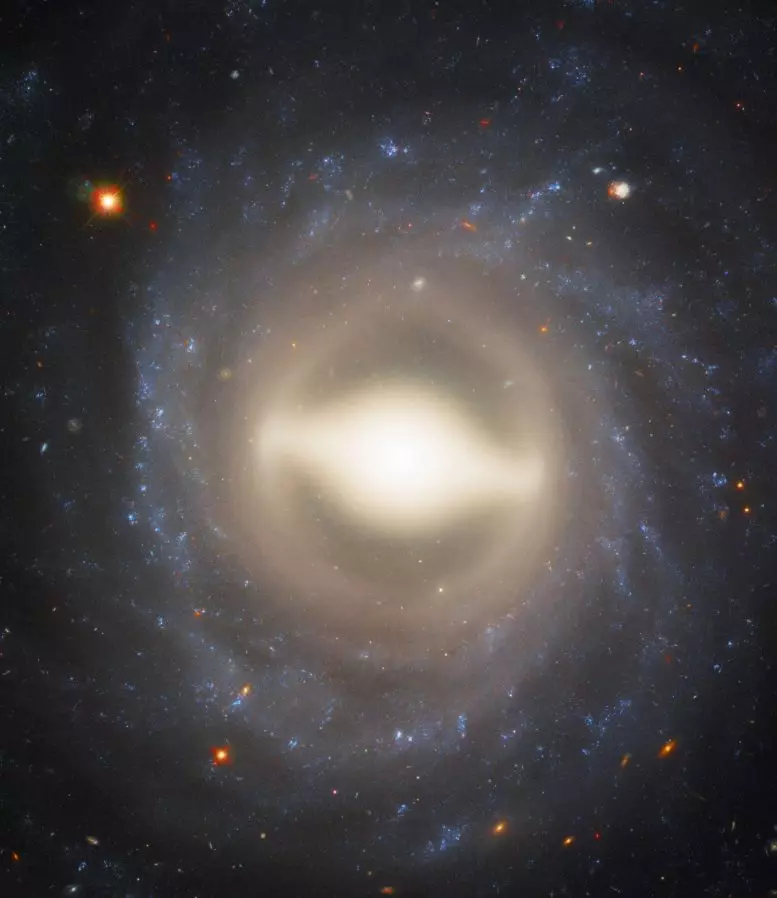 صورة هابل الجديدة لمجرة ماجستيك NGC 1015