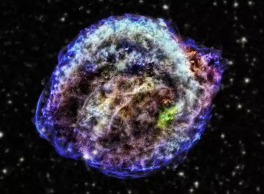 I-Supernova Yembula Izinkomba Mayelana Nezimpawu Ezibalulekile Zebanga Le-Cosmic