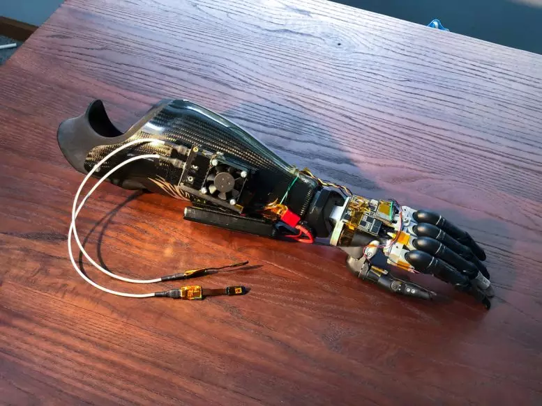 Нейронний чіп роботизованої руки