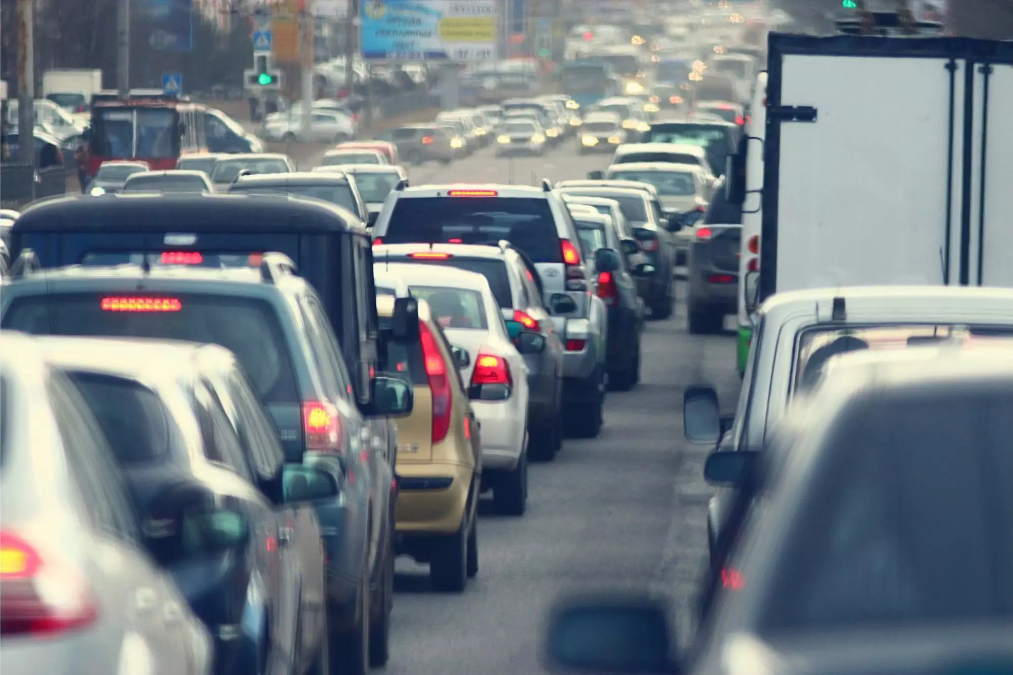 Naj bodo prometni zastoji stvar preteklosti – sistem semaforjev z umetno inteligenco bi lahko drastično zmanjšal zastoje